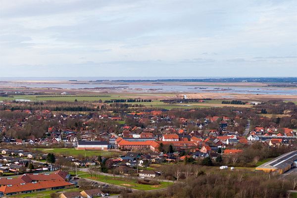 Bo i Tarm - En aktiv by med boliger i åbne områder